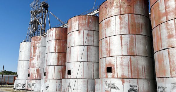 “Siloed: A Tank Town Art Experience” transforms former Grain Silos into ...